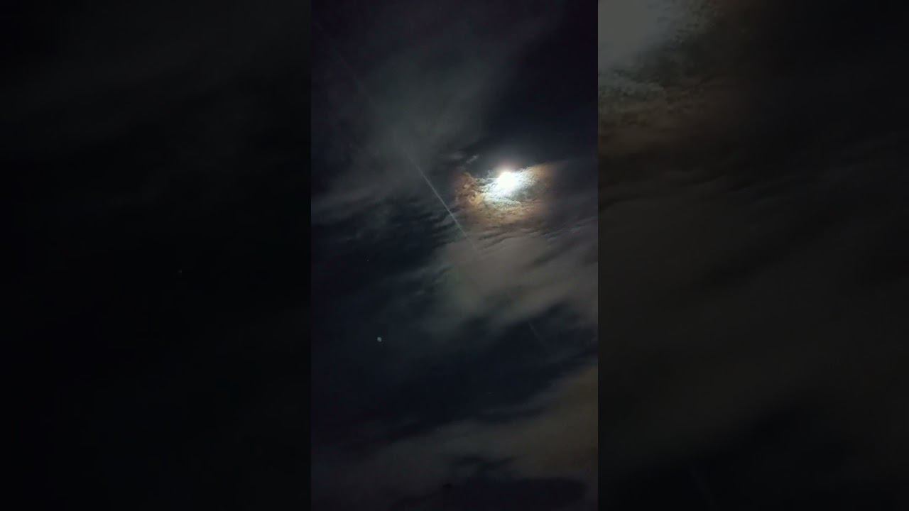 Засняли Чудо! Господь Иисус Христос в небе! Христос Воскресе! Камера не передала четко!