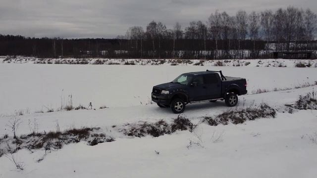 Ford F-150 на прогулке после ремонта.