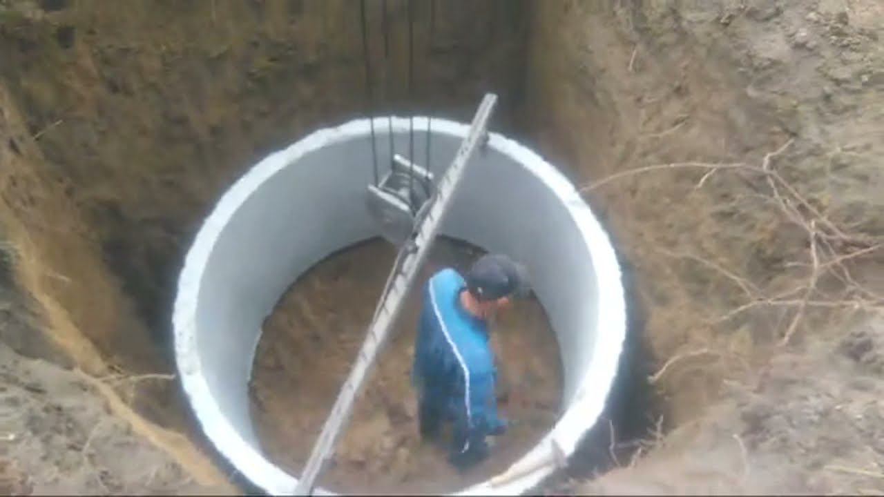Сливная Яма Работа экскаватора-погрузчика CATERPILLAR