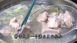 燉排骨蓮藕湯怎麼做才湯濃呢？教你酒店不外傳的技巧，真的很香甜【阿朝哥美食 】#燉排骨蓮藕湯 #排骨 #蓮藕