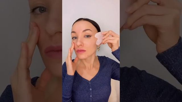 МАССАЖНАЯ ПРАКТИКА КАМНЕМ ГУАША?Не забудь подписаться ?у меня много полезного для твоей красоты