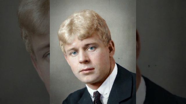 Сергей Есенин - "Вечер чёрные брови насопил...".mp4