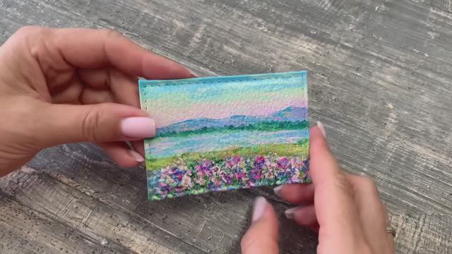 Обложка из натуральной кожи для проездного или социальной карты яркой расцветки Eshemoda