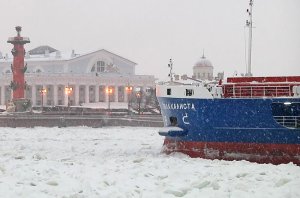 В Петербурге спасли сухогруз из ледового плена / События на ТВЦ
