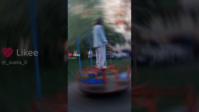 Вокруг тебя мир кружит