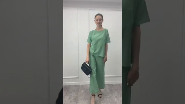 Женский костюм свободного кроя из натурального льна