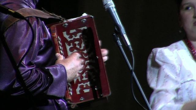 Юрий и Наталья Щербаковы - У сотничка во дворе