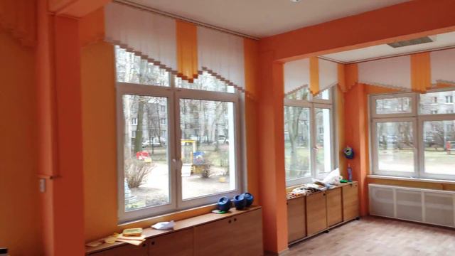 Вертикальные жалюзи с фигурным краем. в спортивный зал детского сада. От компании SVIL