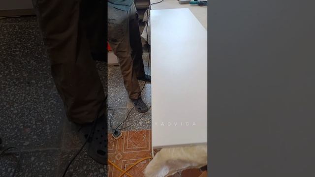 Ручная обработка детали после кромооблицовочного станка