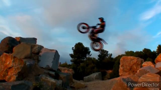 Трюки на мотоцикле