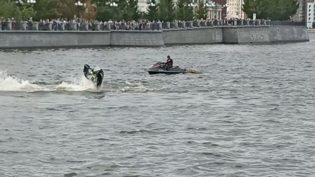 Екатеринбург. Водное шоу в день города