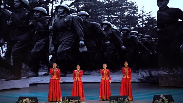 "Бессмертный полк". Исполняет "Народный вокальный ансамбль "Менестрели" , Беларусь.