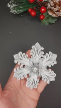 Красивая снежинка из фоамирана