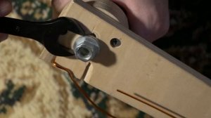 Наматываю катушки на оправке, для самодельного электродвигателя на 1500W на самокат