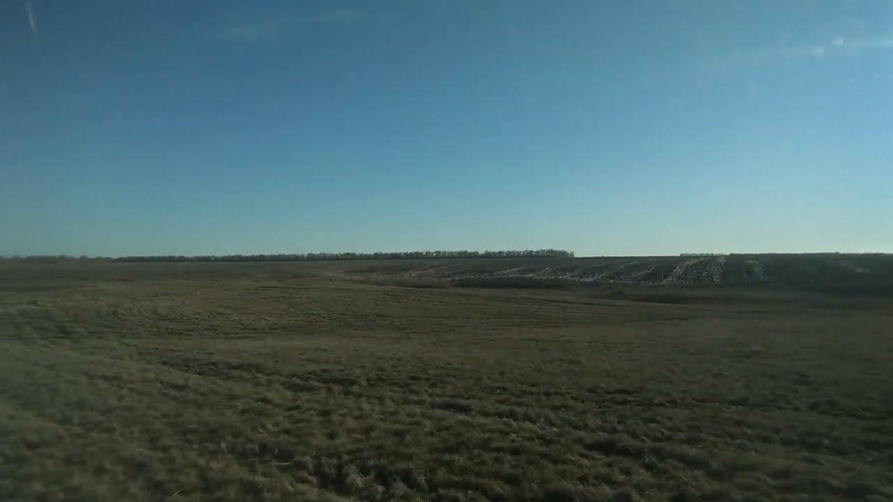 Едем по опустевшему селу Славянка (хутор немцев Поволжья Brunnenfeld), Марксовский район.