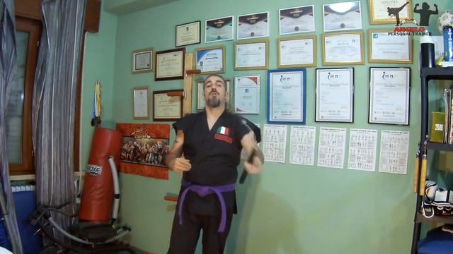 Nunchaku lezione n°16: PASSAGGIO ORIZZONTALE ?? ГОРИЗОНТАЛЬНОЕ ВРАЩЕНИЕ.mp4