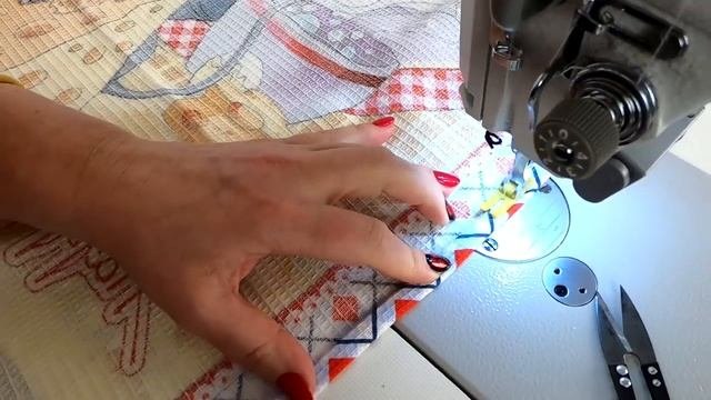 Как сшить красивое вафельное полотенце. Кухонное полотенце с Новогодним принтом.mp4