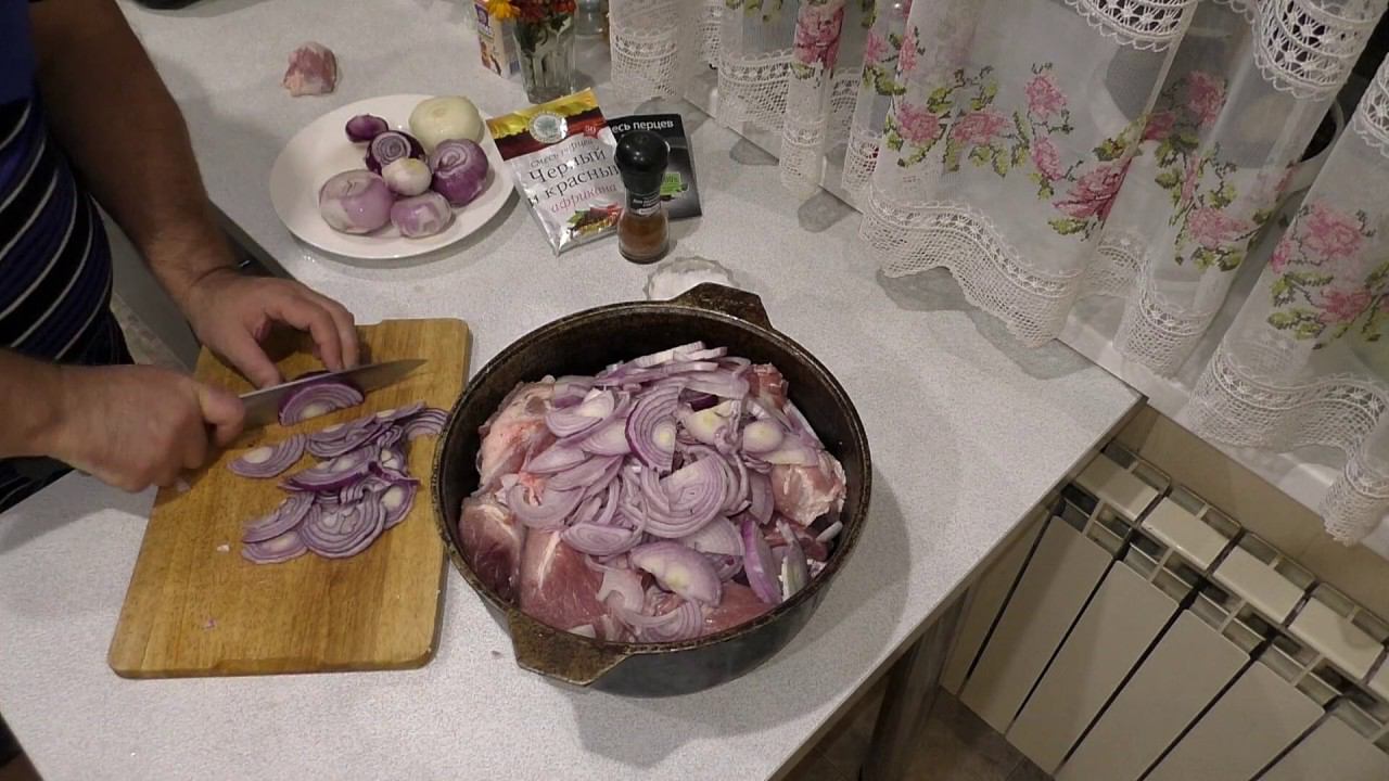 Шашлык, ну почти как в Лазаревском/Shish kebab, almost like in Lazarevsky