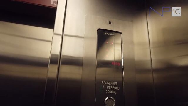 Hyundai Traction Elevator (Lift) @ Atria Hotel, Paramount Serpong - смотреть видео онлайн от ...