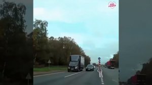 Справа нужно было объезжать?