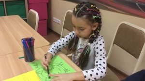 LITTLE CIRCLE LITTLE CIRCLE - drawing a pig rhyme