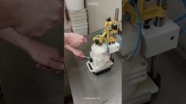 Работа Укупорщика УУ-5 с доводчиком производства ООО Промбиофит