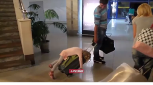 Уснула на багаже