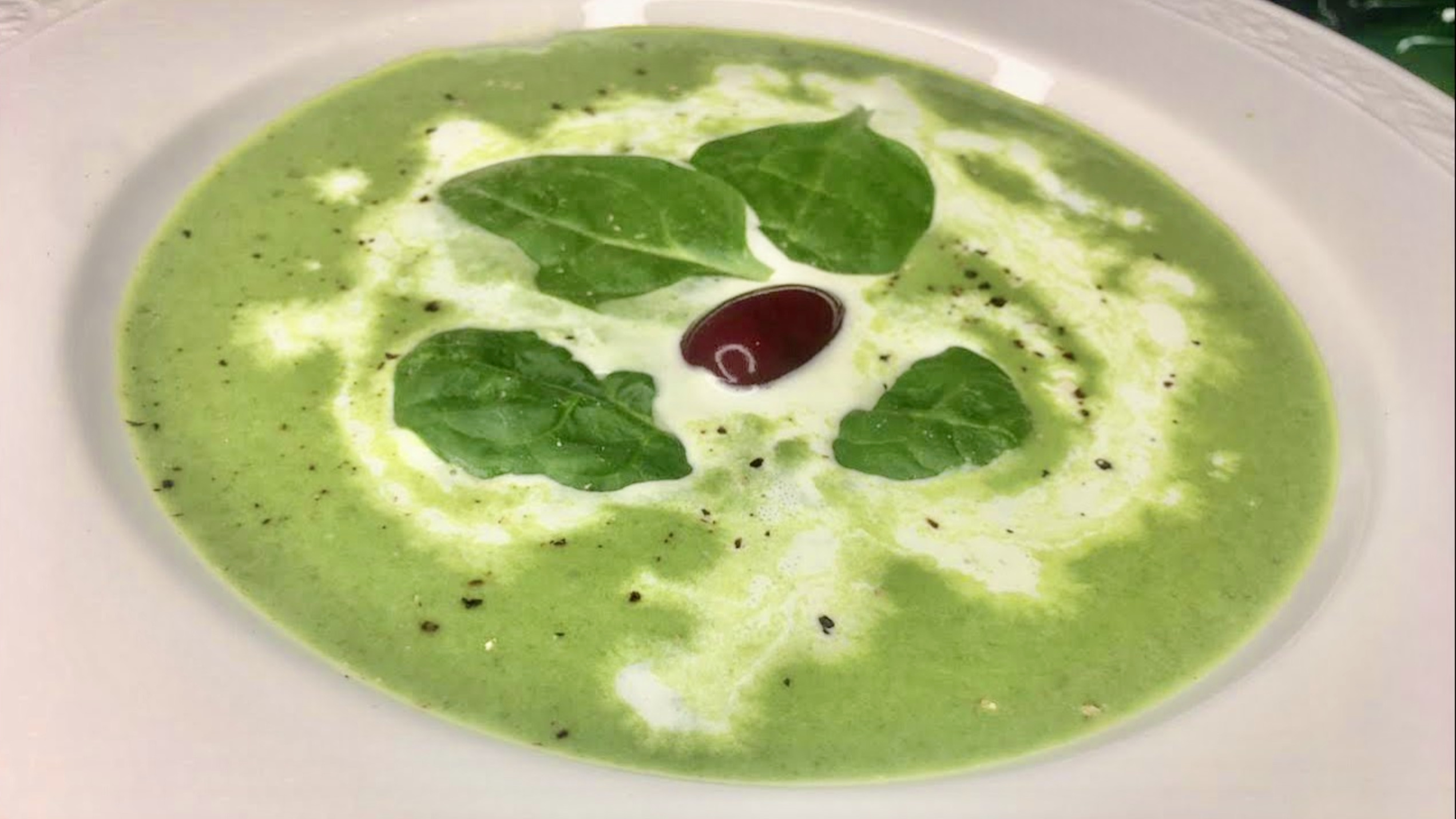 Суп из зелёного горошка с базиликом ?