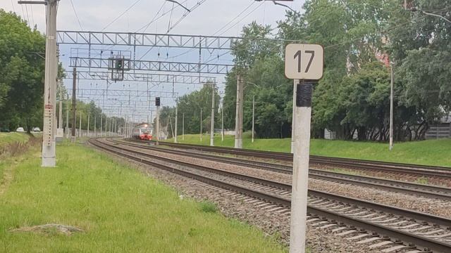 Электропоезд ЭД4М-0451 и Электровоз ЭП2К-414 с двухэтажным поездом №66 Москва – Тольятти