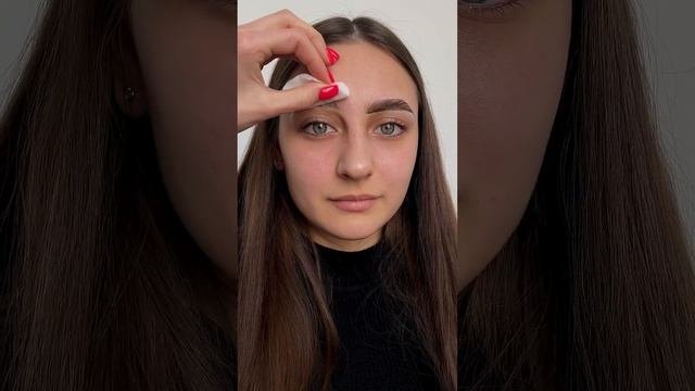 Процесс ламинирования бровей