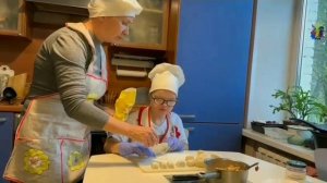 Приготовление вареников Варя Комиссарова