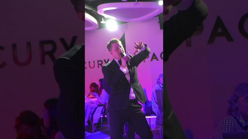 Ведущий Никита Бедретдинов. Интерактив в "Угадай мелодию"