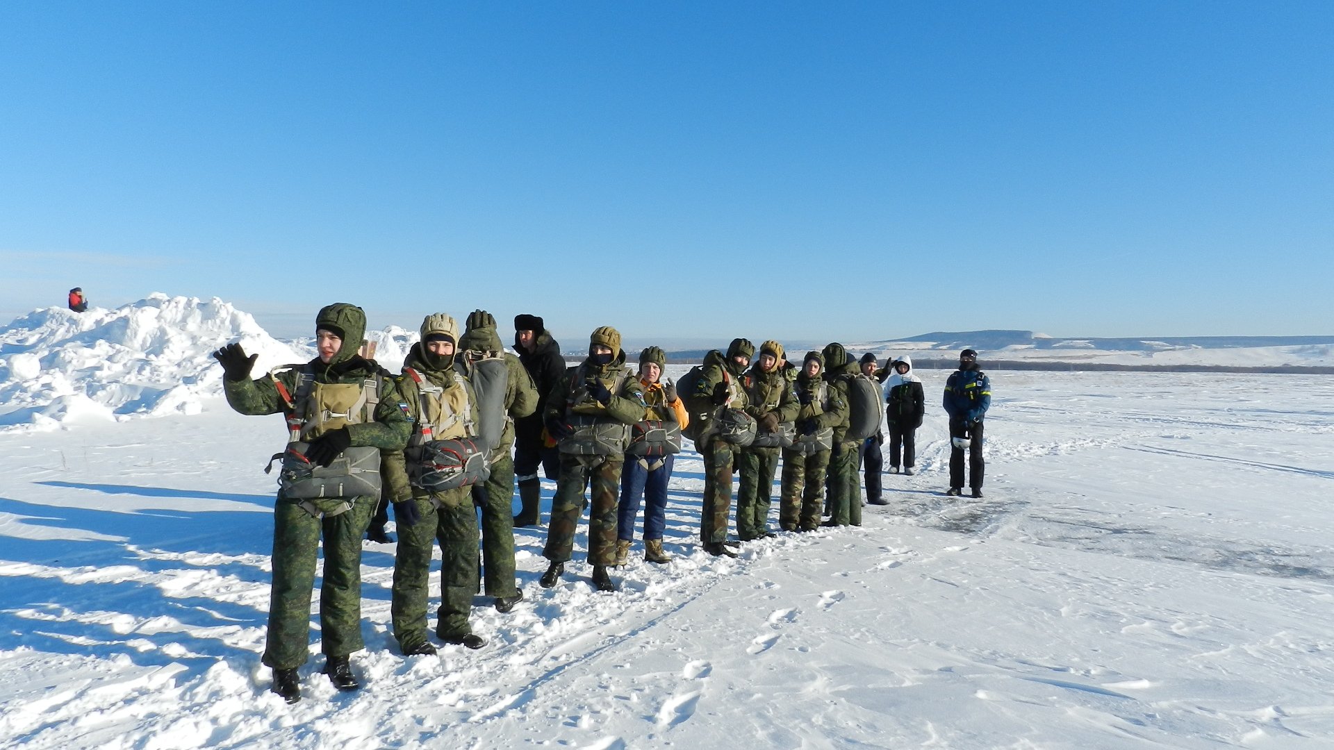 1 рота. 1 и 2 взвод. Первый прыжок с парашютом _ 2 СЕРИЯ !