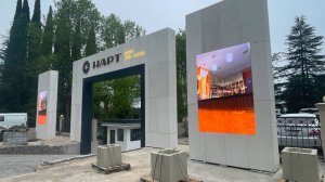 Монтаж рекламой арки на территории отеля "Нарт" в Абхазии
