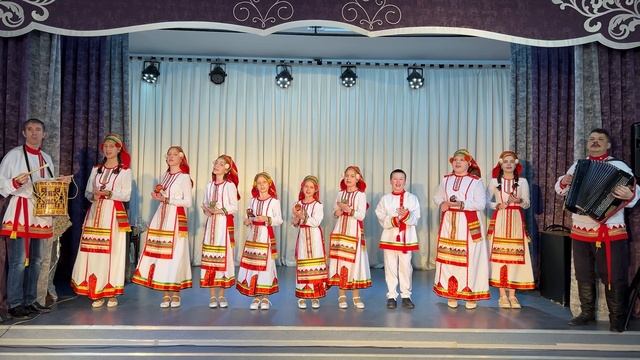 Образцовый детский вокальный ансамбль "Валдо лей" - Сидор якась базаров