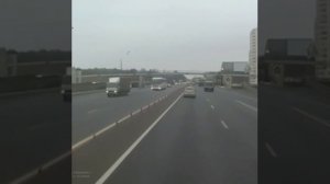 Не удержался дальнобой, прижал и хорошенько протянул белого!