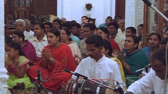Sahaja yoga. Sri Mataji Nirmala Devi. Musical evening in Pratisthan Pune, 28-06-2005.
