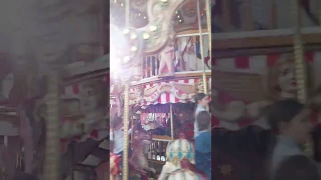 Бесплатная карусель в меге белая дача