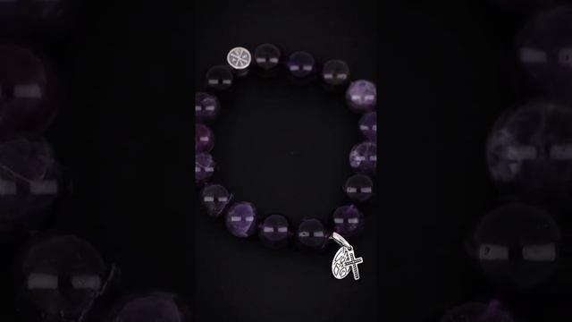 Браслет с серебряной подвеской