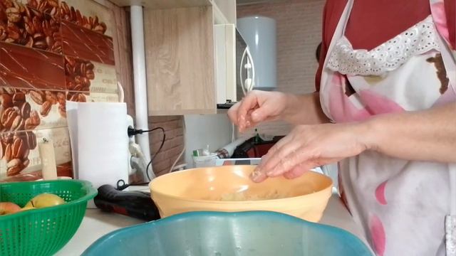 24 января 2024 г. Купила салатники. Готовлю драники из картошки.