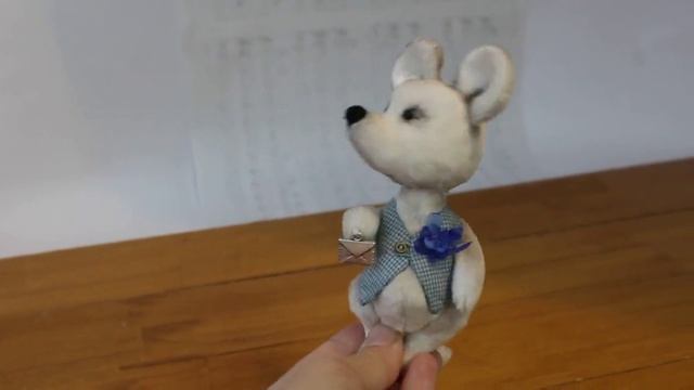 Авторская интерьерная игрушка ручной работы Мышка Тедди "Вам письмо"