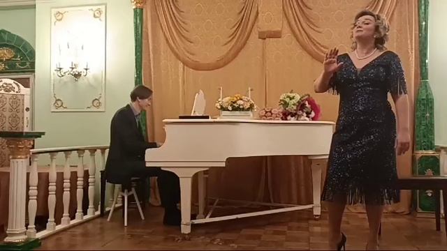 "Пой, гитара", муз. Т. Попа, ст. Р Рождественского ( в переводе)
