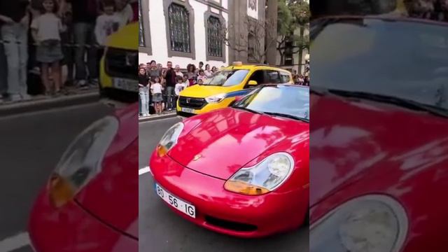 Каркоча на фестивале уличного искусства в Мадейре