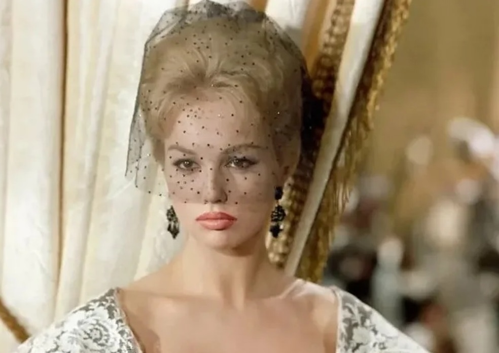 23 актрисы в образе Миледи. Выбираем лучшую