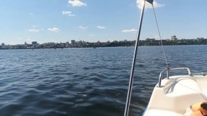 Плывём и чилим на катамаране