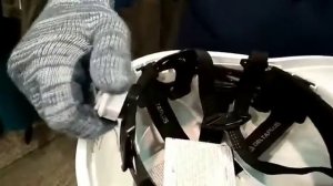 Защитная каска из термопластика АБС в виде бейсболки с козырьком