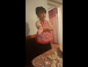 Внучка материт бабушку