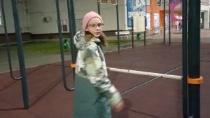 Учимся делать кувырок через турник!Легко и просто !Без сложностей !