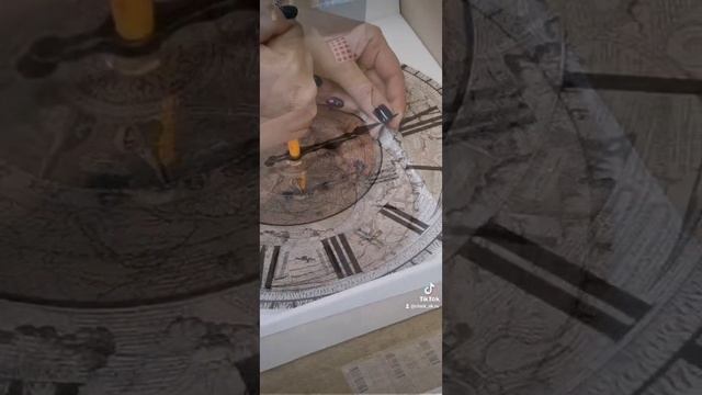 Изготавливаем настенные часы "Old map" диаметром 31 см из МДФ.