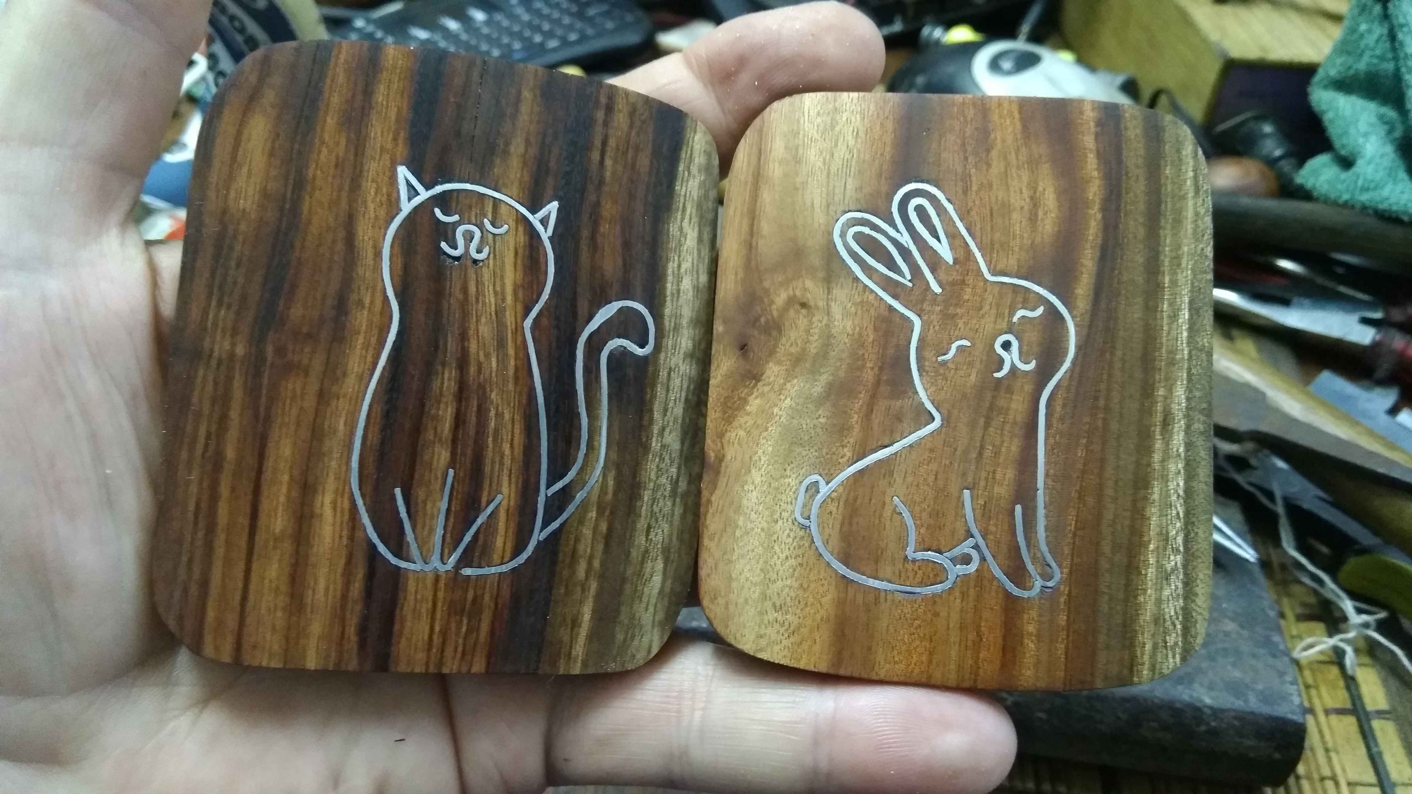 Зайчик. Инкрустация металлом по дереву..mp4